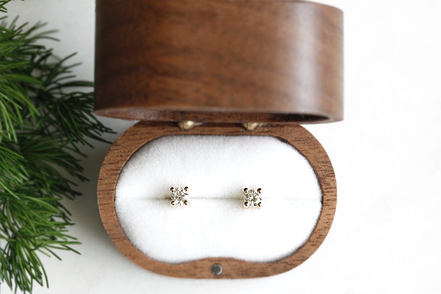Minimalist Studs – Andrea Bonelli
